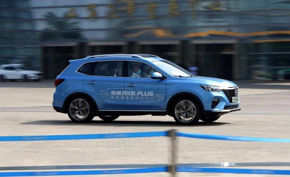 首款搭载荣威新标RX5 PLUS试驾，与CS75 PLUS、博越PRO相比如何？_搜狐汽车_搜狐网