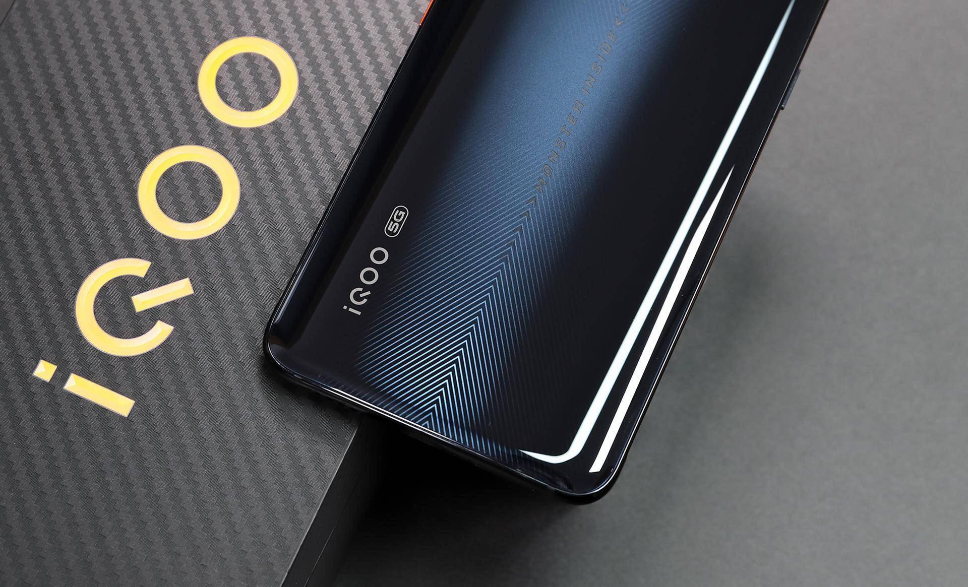 iqoo7挖孔屏壁纸-千图网