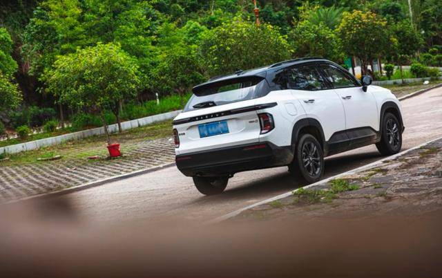 跑长途不会累，8.98w就可选顶配，这SUV才是真正的"自驾游利器"_搜狐汽车_搜狐网