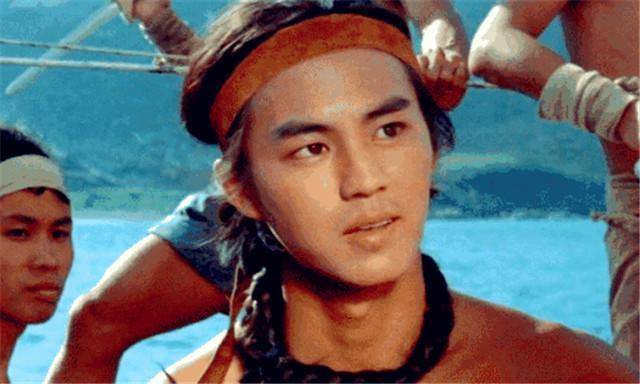 同为当年香港的古装美男，对比如今的狄龙，郑少秋太会保养了时候