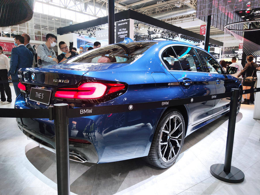 蔚来ET7 PK 宝马5系！国产新势力要对BBA“弯道超车”了？_搜狐汽车_搜狐网