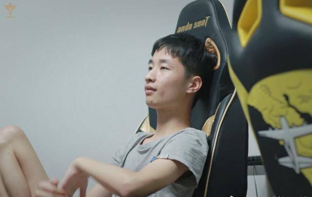 因名字而闻名世界？V5辅助在欧洲掀起狂潮，水友：10年老粉了_Ppgod