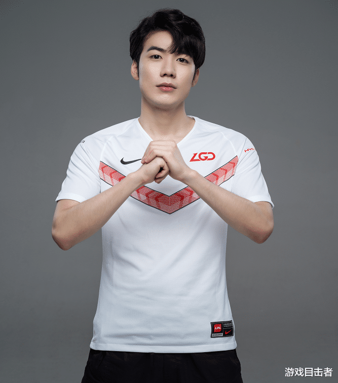 Doinb复盘LGD比赛，称赞小花生K哥颜值，喊话骇客：我们是可惜！_观众们