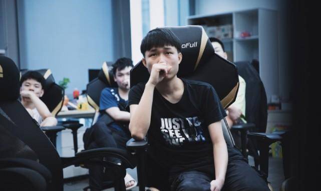 世冠杯：LGD大鹅与RNGM再次碰撞，BO1对决，这一次谁能抢占先机？_比赛