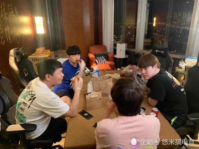 老友重聚！Clid深夜探班JDG 粉丝调侃：看宝被反野了_clid