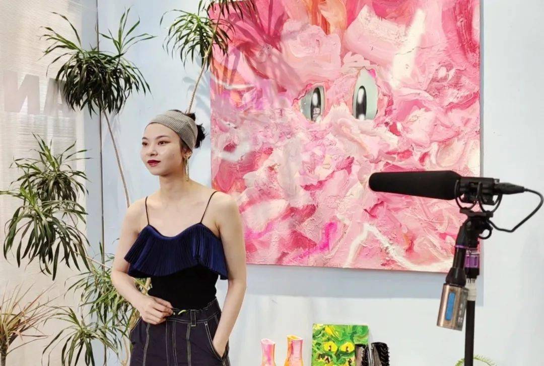 原来羽绒服还可以这样解构？ANGEL CHEN渗透着色彩的光影力量-搜狐大视野-搜狐新闻