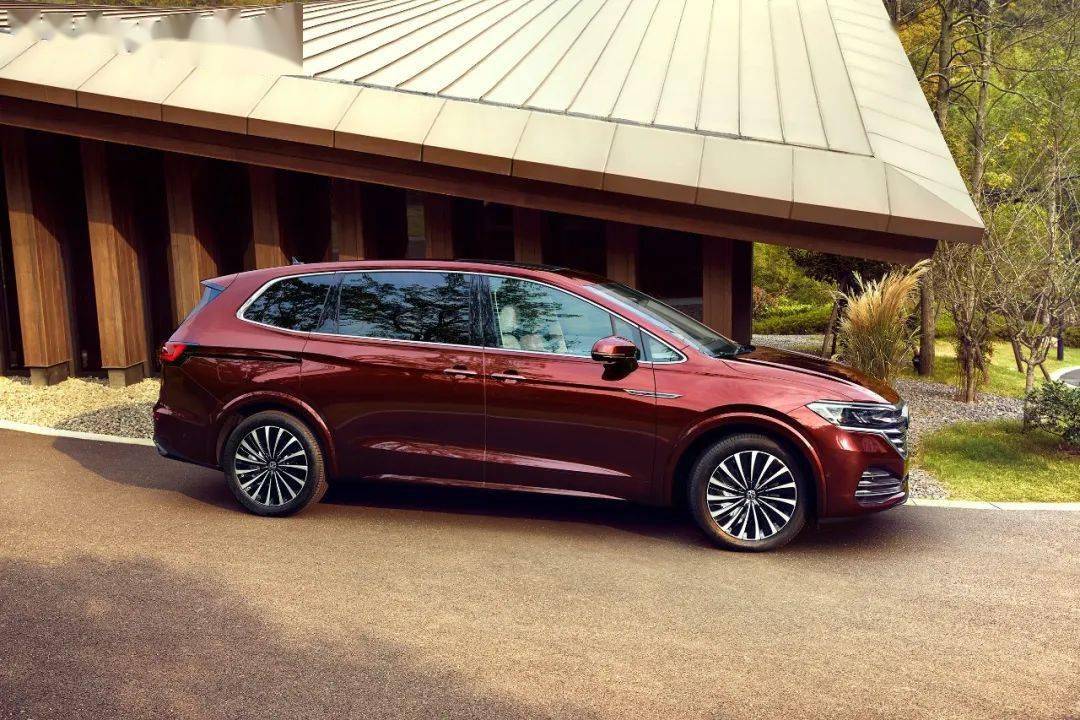 【上汽大众天成汽车】大众威然PK别克GL8，比奔驰V级加长版还长，威然能否打死老师傅？-搜狐大视野-搜狐新闻