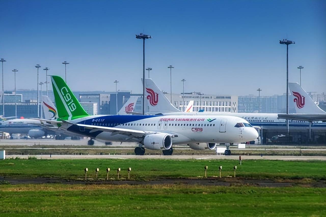 C919首单成功落地！西方独霸大飞机时代已经落幕，适航证无需担心-搜狐大视野-搜狐新闻