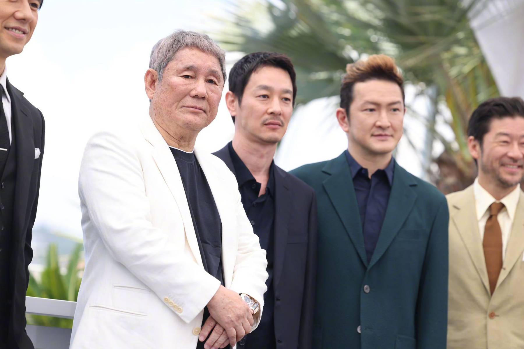 《首》戛纳photocall 北野武亮相 黑帮”气质拉满 搜狐大视野 搜狐新闻