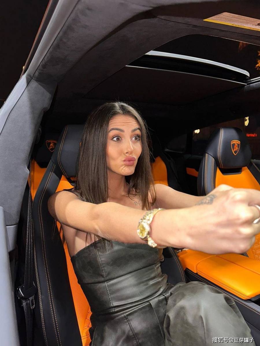 女星Chloe Veitch，性感写真，曲线凹凸，面容姣好-搜狐大视野-搜狐新闻