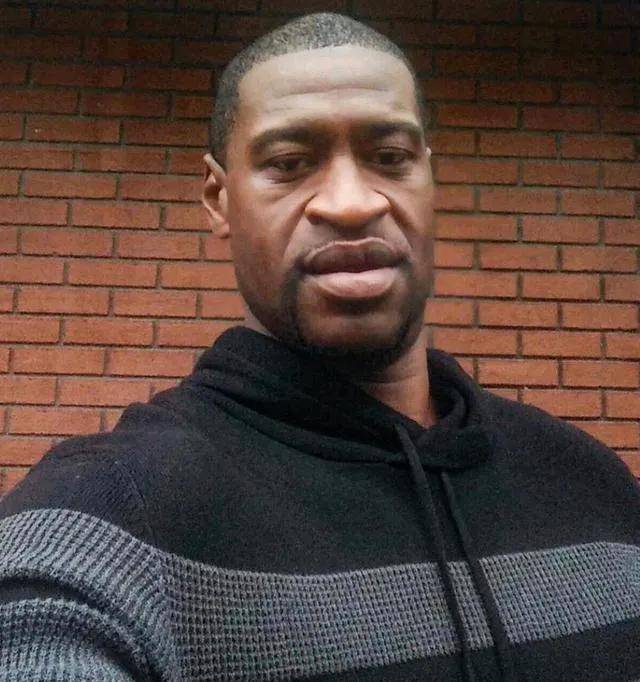 真相来了！3警察跪杀黑人平民！NBA一众球星上街抗议！-搜狐大视野-搜狐新闻