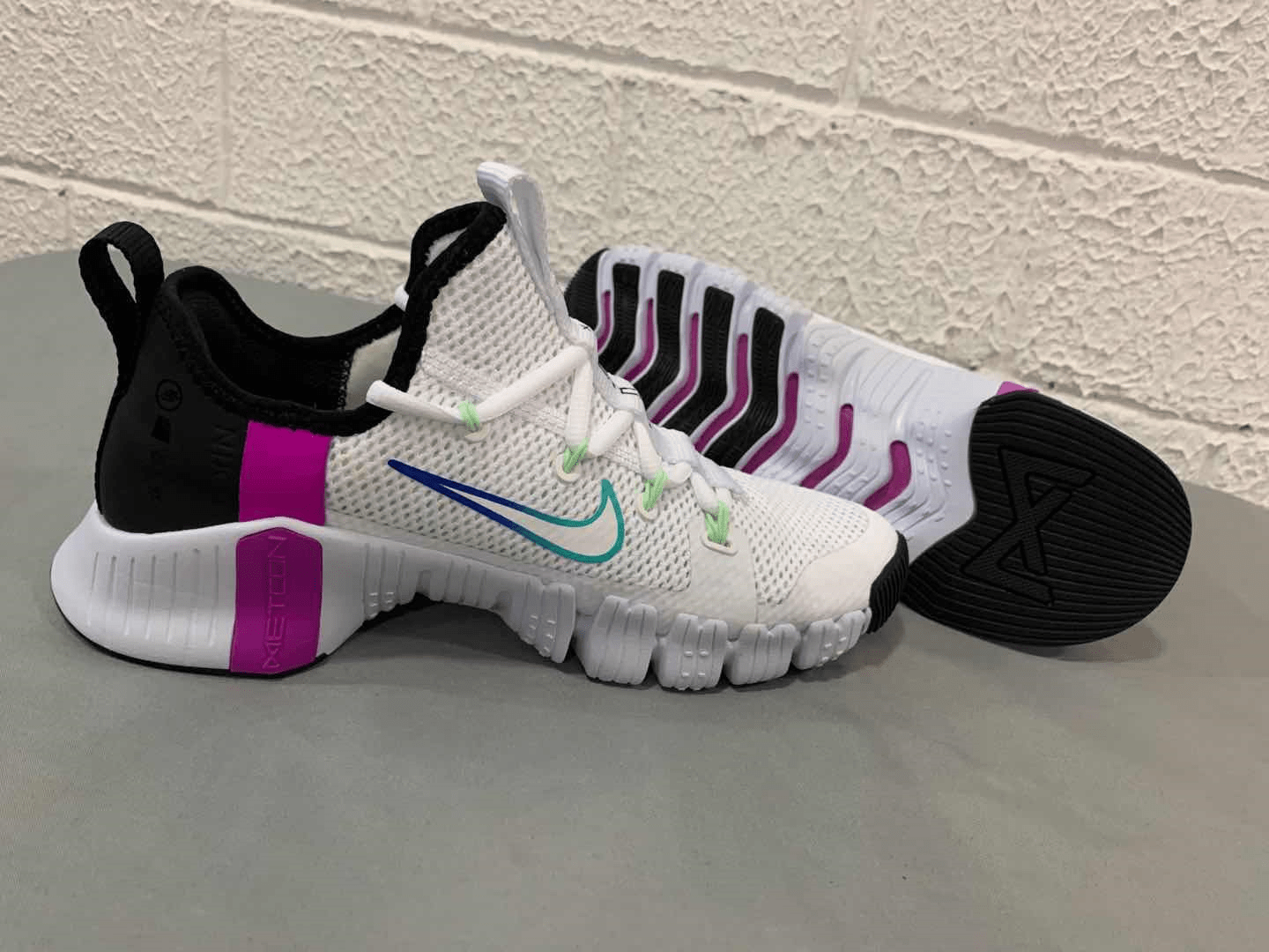 谁说鱼与熊掌不可兼得！NIKE FREE METCON 3偏要一次完成灵活稳定挑战_搜狐汽车_搜狐网