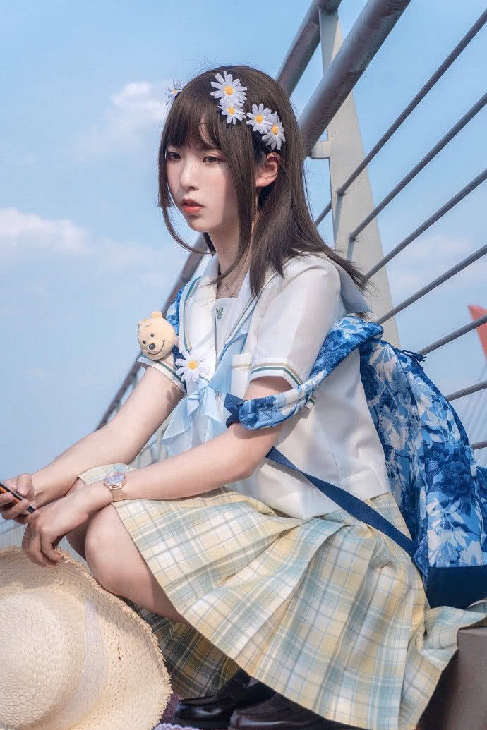 jk少女，娇美的花朵给她增添了份妩媚-搜狐大视野-搜狐新闻