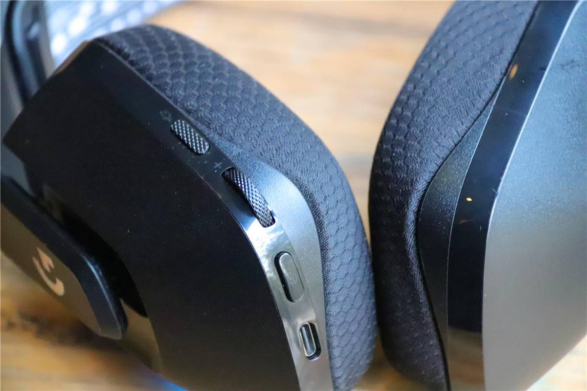 罗技G733无线游戏耳机开箱，有点颜色哦！_产品