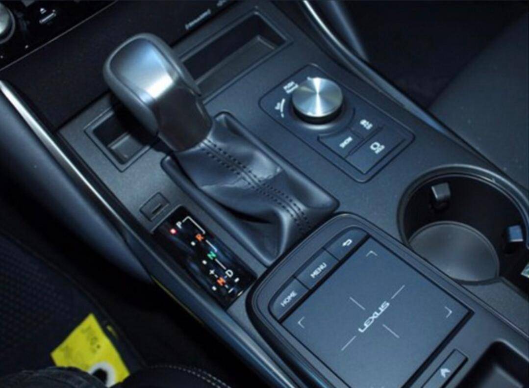 雷克萨斯新款IS海外实拍曝光，搭2.0T/3.5L V6动力-搜狐大视野-搜狐新闻