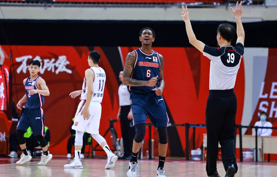 6人得分上双，广东男篮136-92狂胜上海，CBA3连胜-搜狐大视野-搜狐新闻