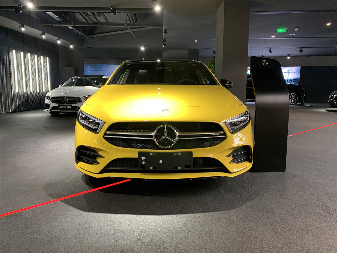 奔驰 A35 AMG 炽夏黄黑内 最新款-搜狐大视野-搜狐新闻