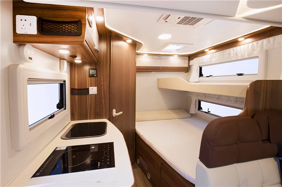 新款金冠格林卡诺F329B，T型小额头更低风阻驾驶感受佳_搜狐汽车_搜狐网