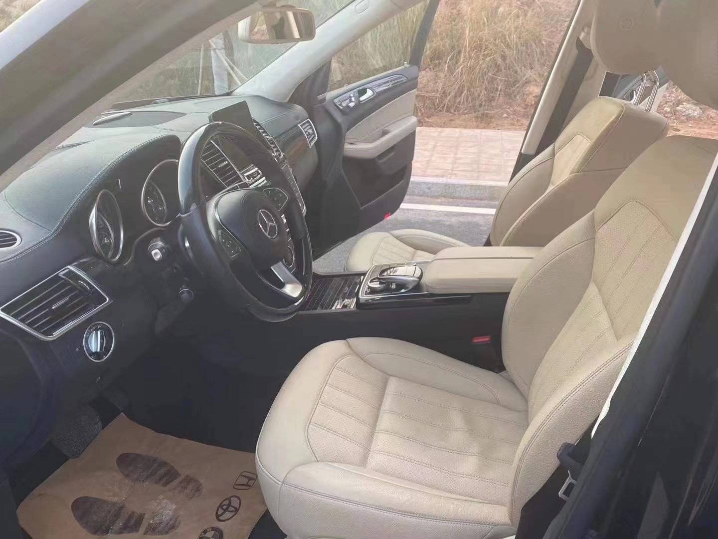 18年奔驰GLS450仅售42万，时尚硬朗的车身，尽显轩昂大气风采_搜狐汽车_搜狐网