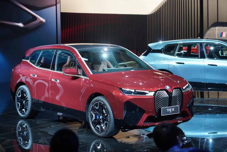 实拍BMW iX：可能是最便宜、但也最有野心的宝马旗舰｜上海车展_搜狐汽车_搜狐网