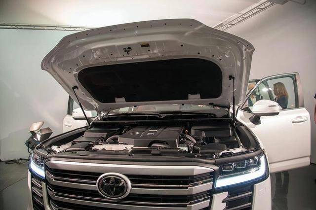 全新一代丰田陆巡300正式发布，3.5T双涡轮动力，配前中后三把锁_搜狐汽车_搜狐网