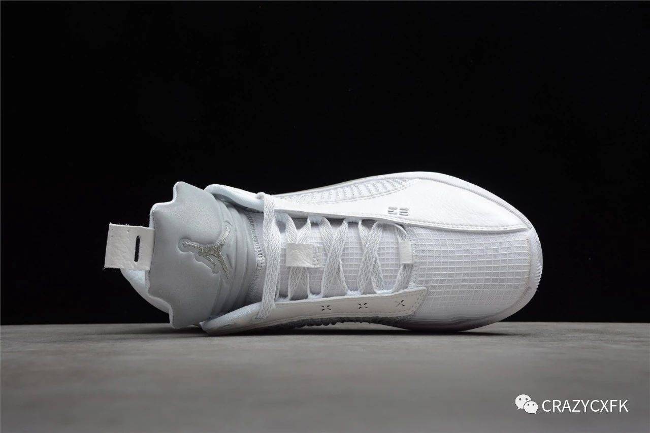 篮球鞋评测 Air Jordan 35 Low White Metallic 乔丹AJ35低帮金属白银_鞋帮