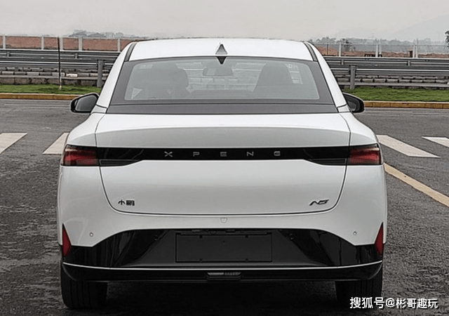 小鹏N5实车曝光 搭载磷酸铁锂电池 最大功率155kW电动机_搜狐汽车_搜狐网
