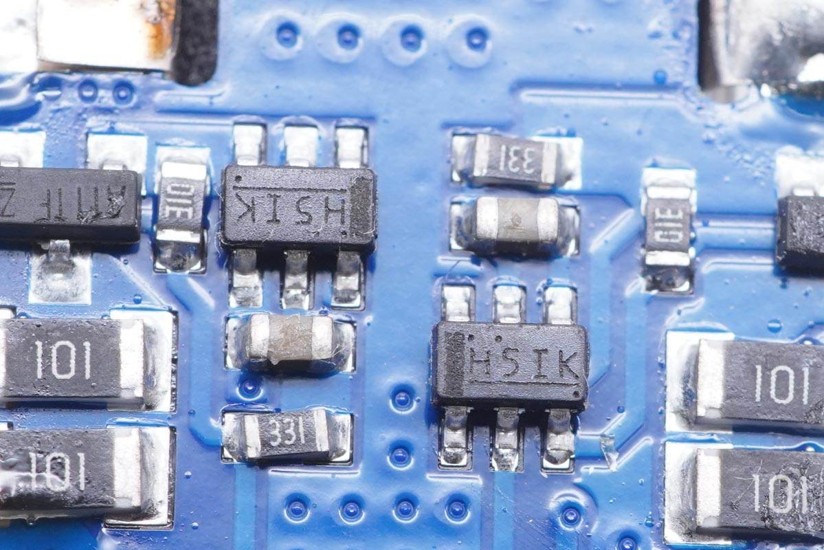 采用南芯SC8905升降压方案，绿联20000mAh 45W快充移动电源拆解_保护