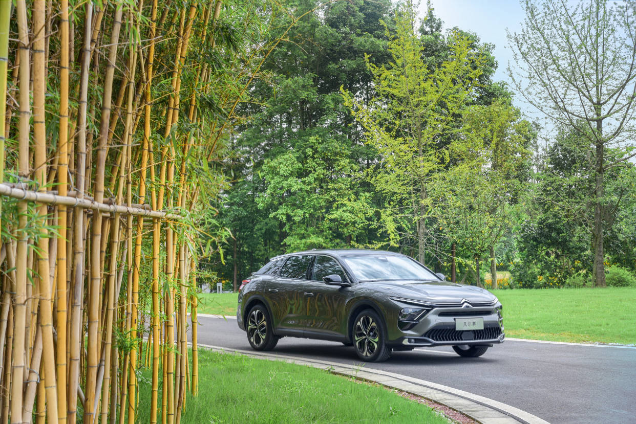 颜值控的新福音，凡尔赛C5X惊艳现身成都车展，放下身段讨好你我_搜狐汽车_搜狐网