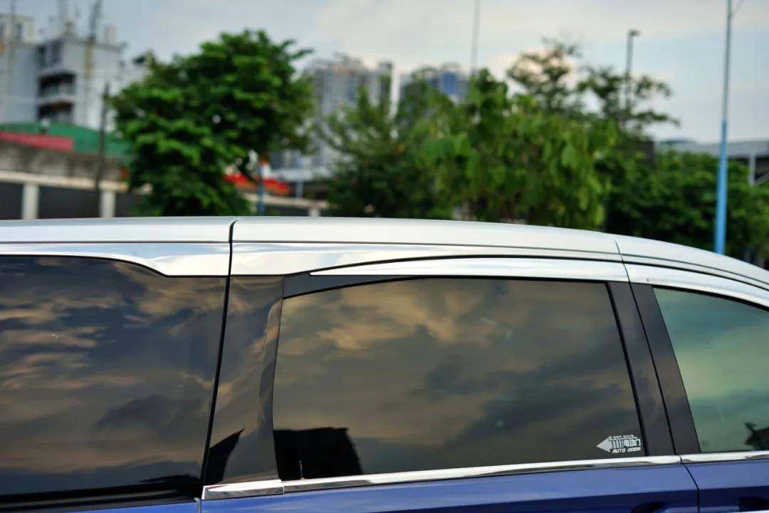 别克·GL8653T2020款搭配六片装奥克福铂金电镀雨挡_搜狐汽车_搜狐网