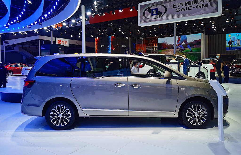 2021成都车展：2022款别克GL8陆上公务舱首发，搭载48V轻混系统_搜狐汽车_搜狐网