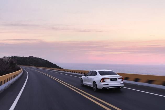 30万即可落地中型豪华轿车 CT5?S60?还是XEL？_搜狐汽车_搜狐网