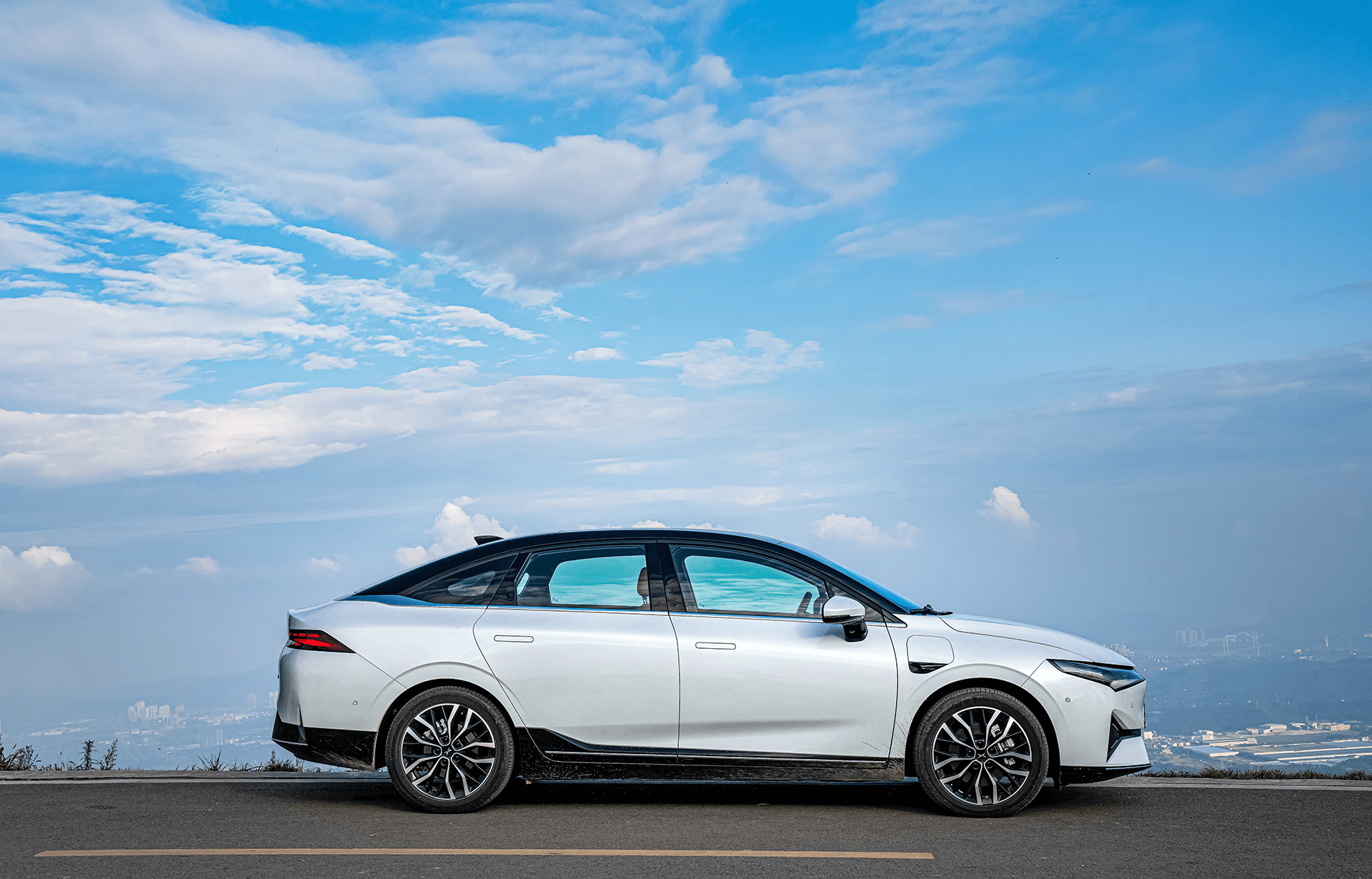 年轻家庭选车，是特斯拉Model3还是小鹏P5？_搜狐汽车_搜狐网