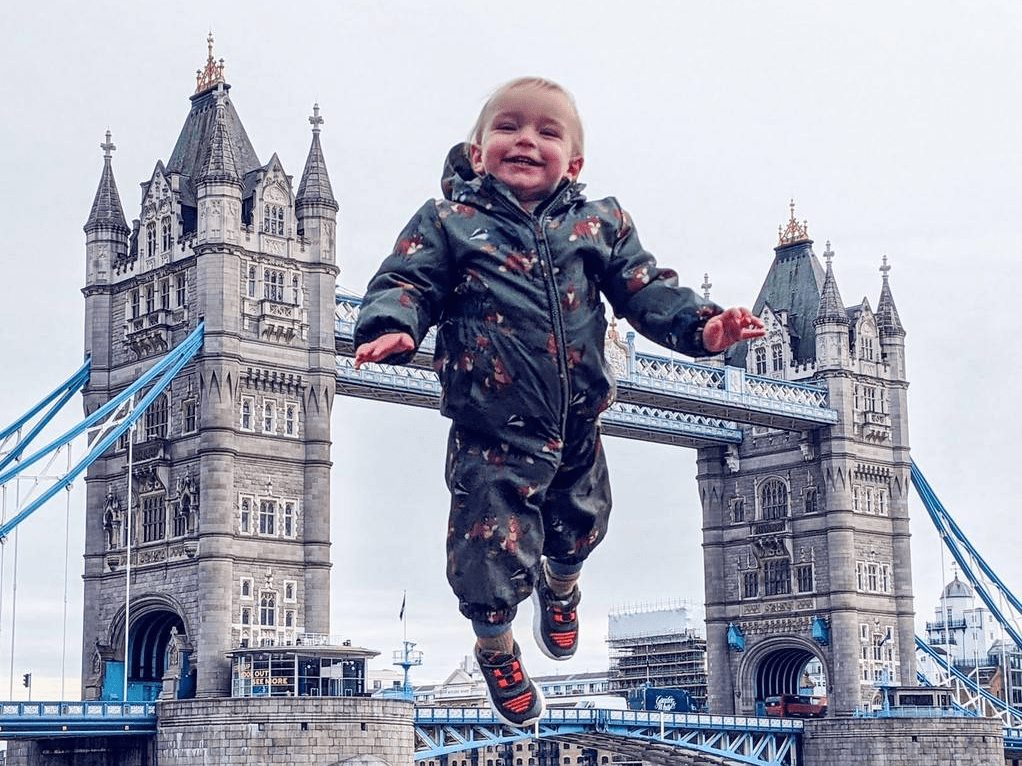 国外萌娃跟随父母环球欧洲 游遍6国令人羡慕-搜狐大视野-搜狐新闻