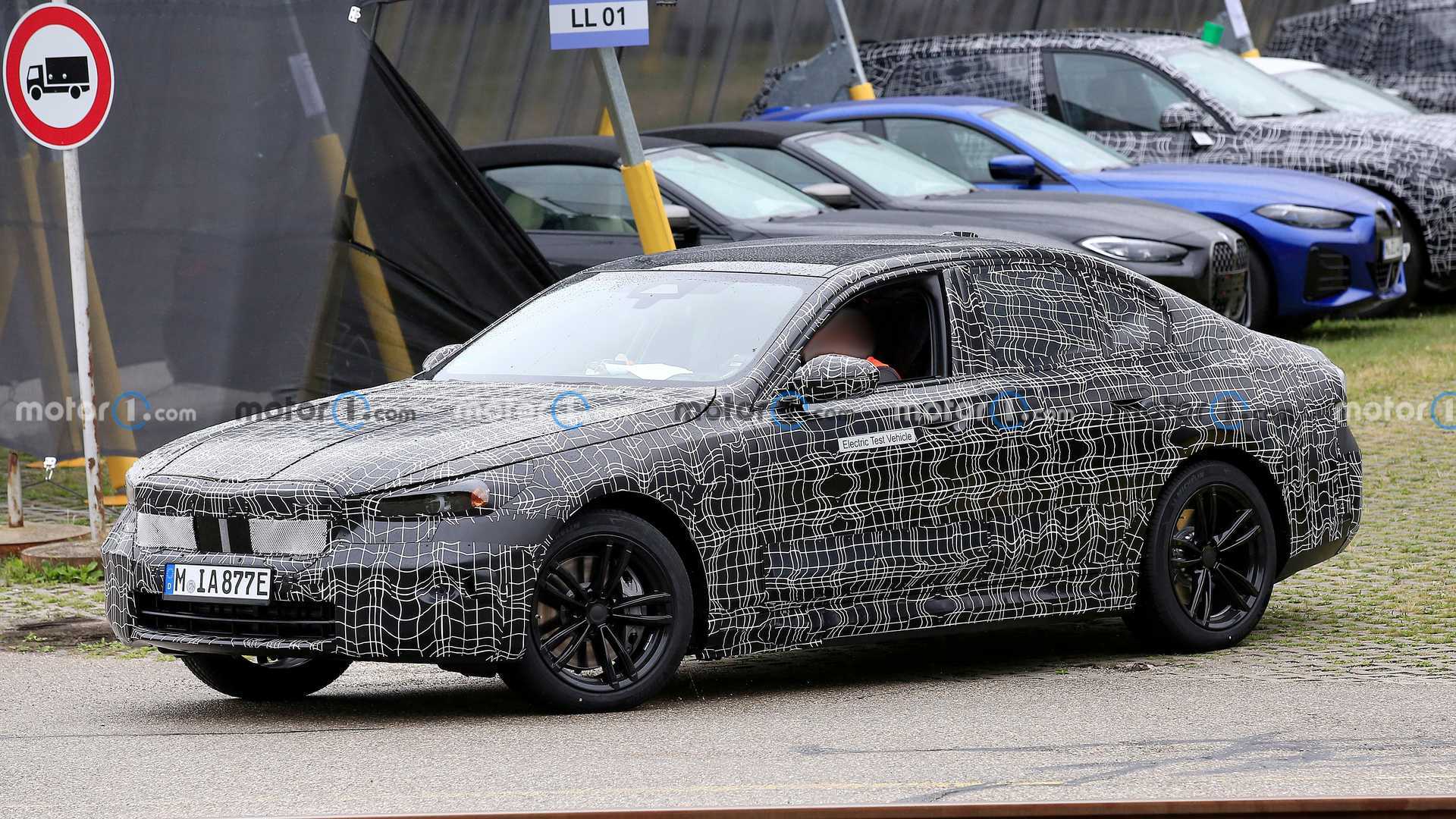 全新宝马M5动力信息曝光，四驱+4.4T V8插混，能杠E63S/RS6吗？_搜狐汽车_搜狐网