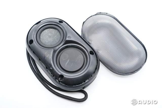 realme Pocket蓝牙音箱拆解报告，采用炬芯ATS2819蓝牙音频SoC_特写_电池_Buds