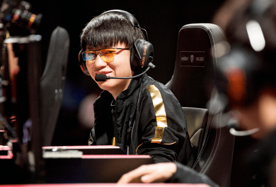 RNG小虎直播说漏嘴！Bin新东家敲定，“Rookie去哪”谜底揭晓_位置_上单_队伍