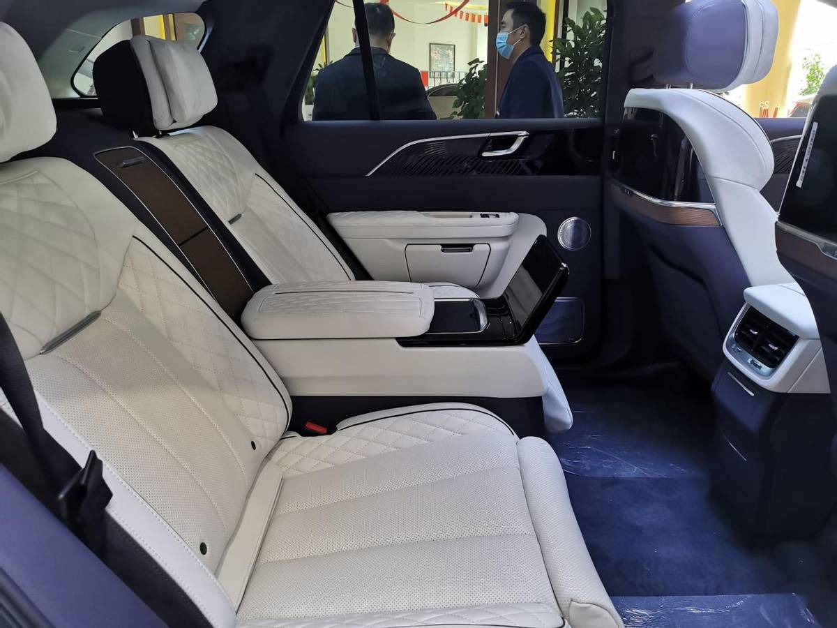 拥有690km续航，实拍顶配4座红旗E-HS9，性价比究竟香吗？_搜狐汽车_搜狐网