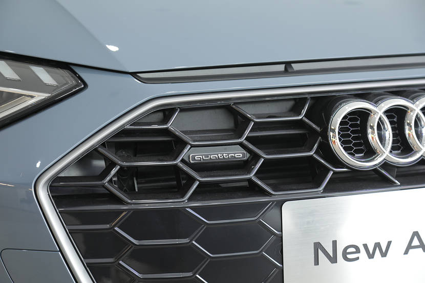 外观无限接近RS4，外观党的最爱，奥迪A4L RS套件燃速型到店实拍_搜狐汽车_搜狐网