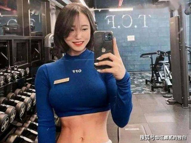 健身房到底有多乱,揭秘健身房乱象后,你还敢让女朋友去上私课吗?女子健身房上私教课被教练压骨折女士动作