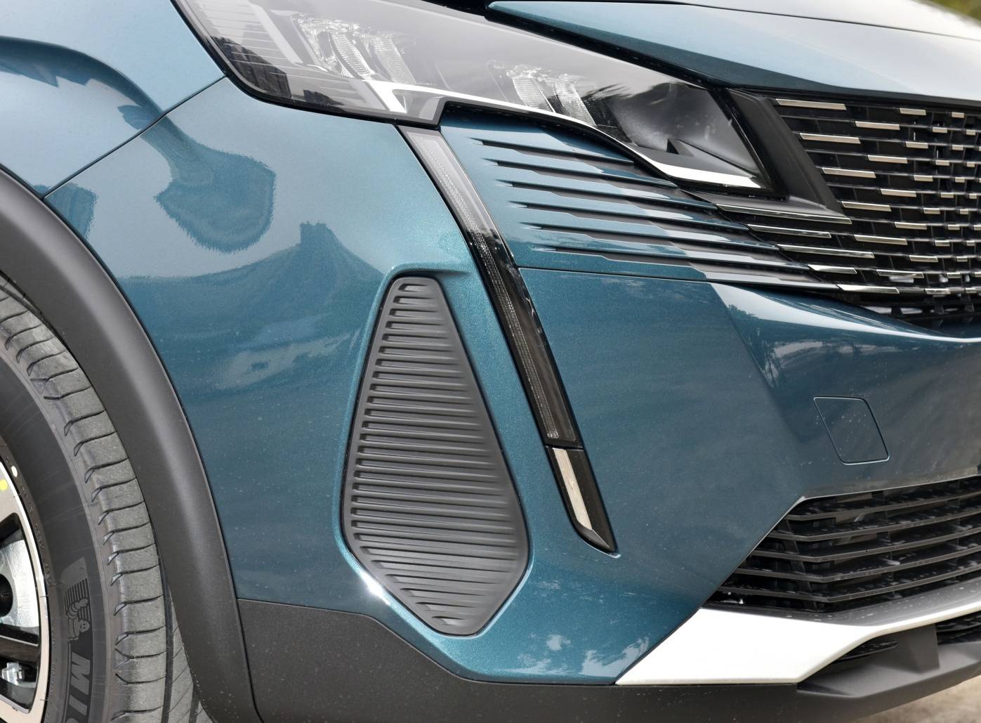 试驾标致4008创享版，1.8T+8AT，扭力梁后悬架，16.77万值不值？_搜狐汽车_搜狐网