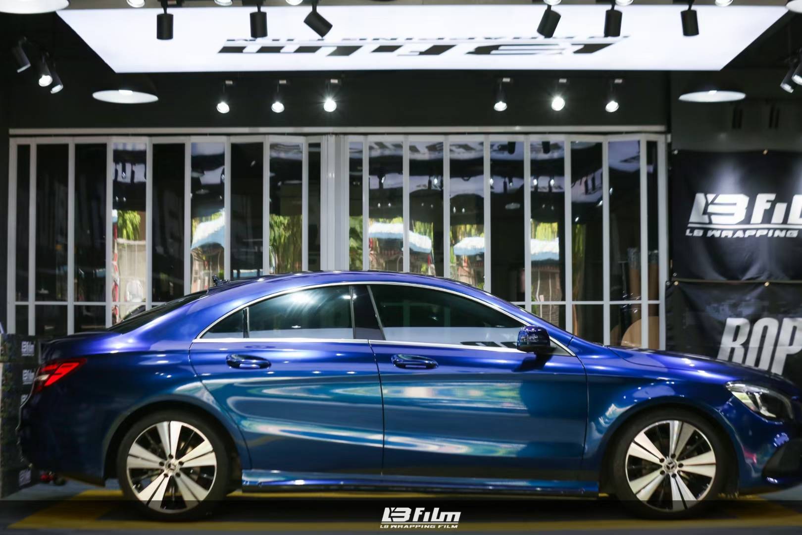 汲取了蓝莓的自然色彩，奔驰CLA200超亮金属篮莓改色膜-LBFILM_搜狐汽车_搜狐网