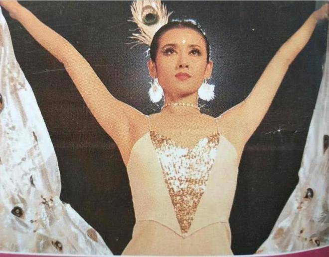 一组杨丽萍年轻时珍贵旧照, 素颜示人清秀靓丽, 不愧是孔雀公主!_人们_王学圻_美颜