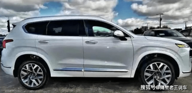 长近5米，媲美陆巡，3.5L V6+8AT，纯进口不足30万却无人识货_搜狐汽车_搜狐网