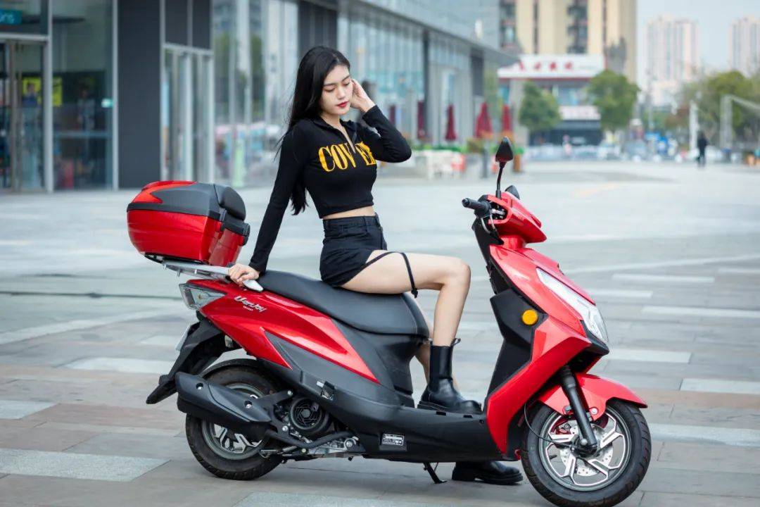 9000以下代步踏板，好骑有颜值又略带运动性—轻骑铃木UE125_搜狐汽车_搜狐网