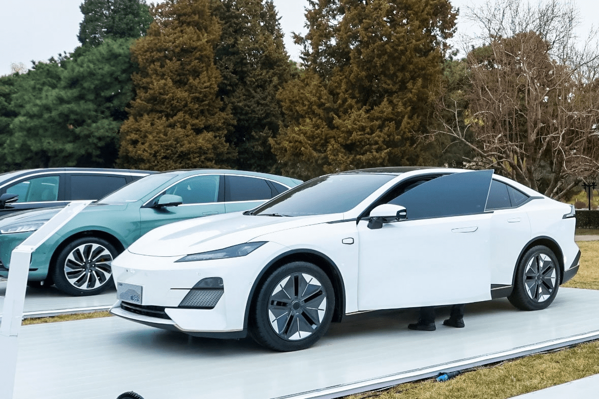 长安深蓝C385实车现身，配无框车门+电动尾翼，续航700km？_搜狐汽车_搜狐网