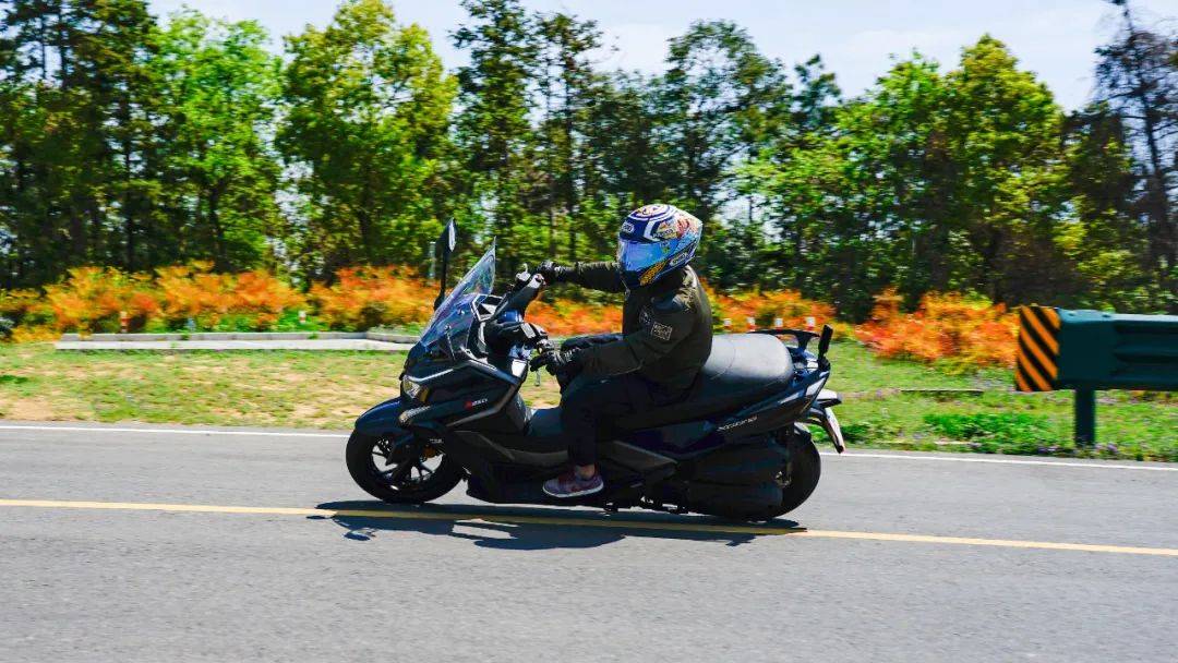舒适平顺好骑，极限倾角同级最大—29980起光阳S250动态评测_部分_台车_车辆