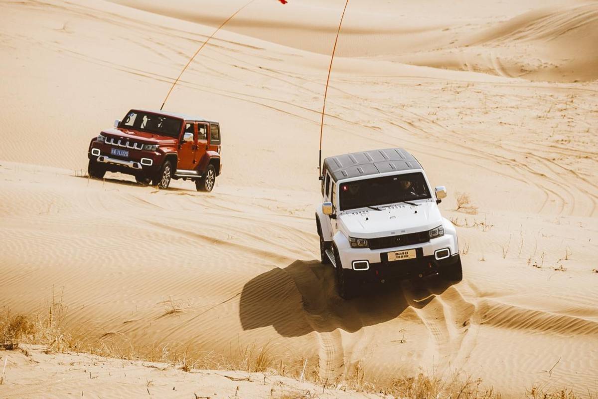 越野还可以这么玩？BJ40刀锋英雄柴油版强悍又省油，支持原厂改装_搜狐汽车_搜狐网