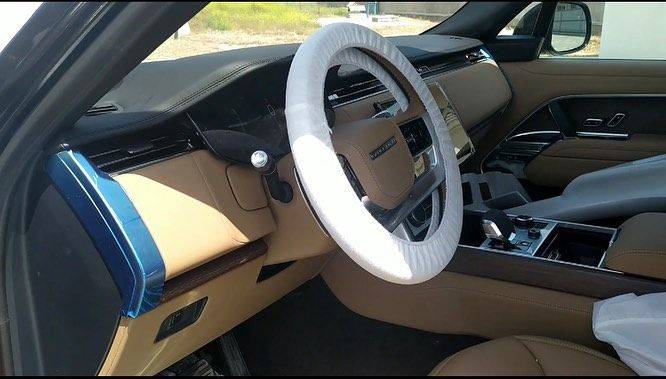 2023版路虎揽胜：英伦旗舰SUV，简约又霸气，4.4T+8AT，质感更强_搜狐汽车_搜狐网