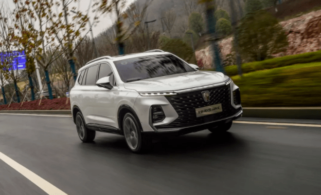 科技配置出众的荣威RX5MAX，高大威猛，动力也是亮点_搜狐汽车_搜狐网